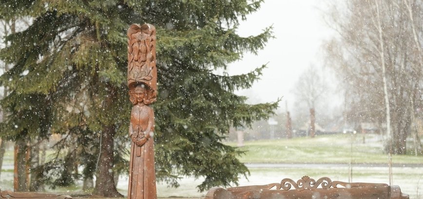 Medinė skulptūra „Meilės deivė Milda"